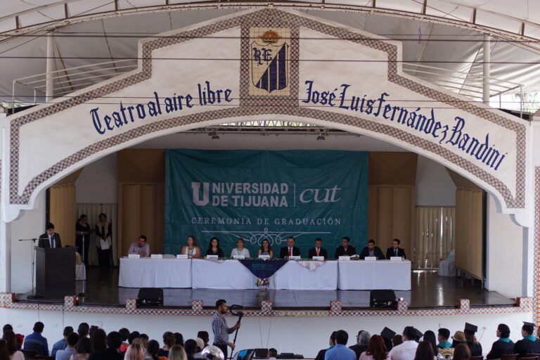 Se gradúan estudiantes de la Preparatoria del CUT Ensenada ...