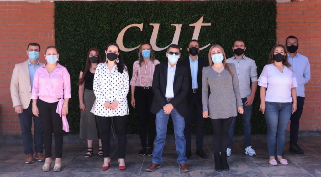 Egresan de CUT Universidad estudiantes colombianos – Universidad de ...