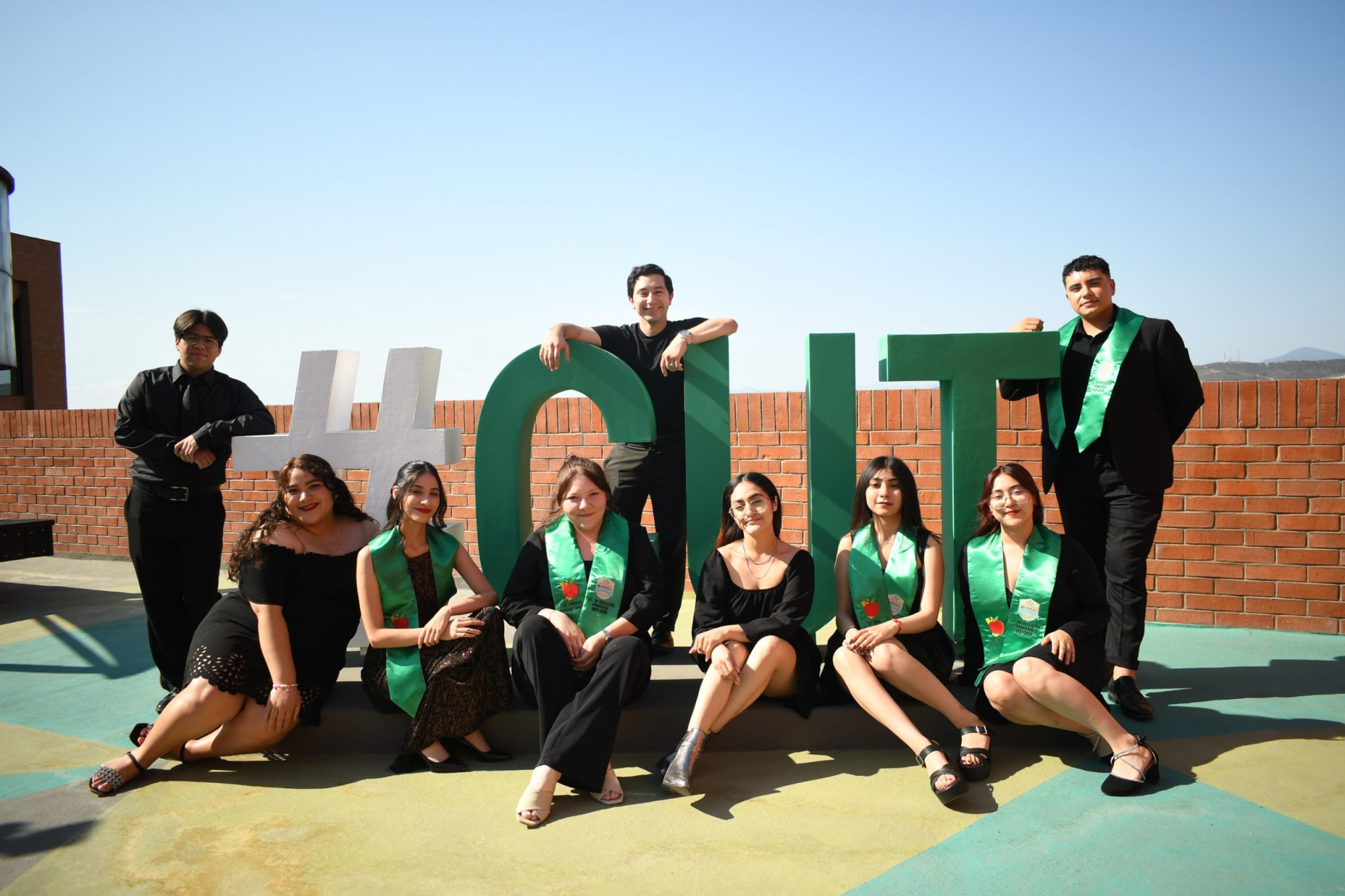 Una generación más de la Escuela Normal del CUT celebra su graduación ...